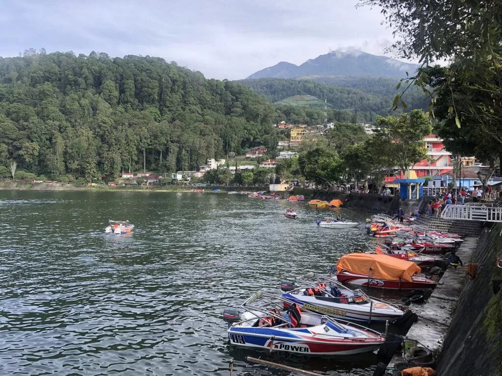 Menikmati Keindahan Wisata Telaga Sarangan